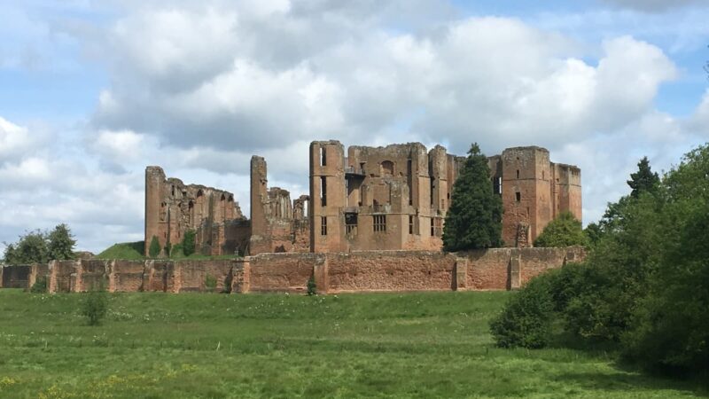 Kenilworth Abbey Fields & Castle Walk - The Outdoor Guide